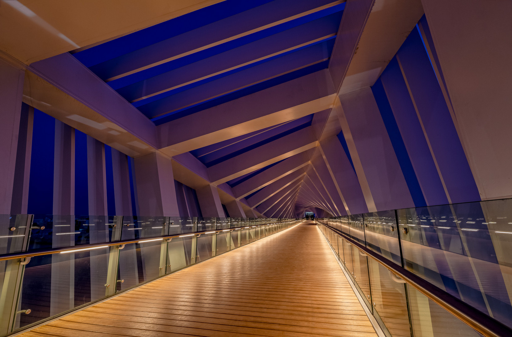 ~~ Helix Architecture ~~ Foto & Bild | brücke, architektur, blaue ...