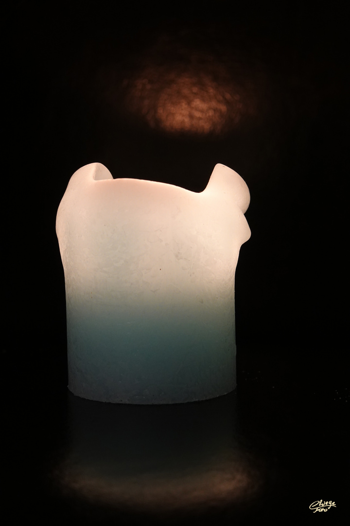 Helles Licht steigt aus der Dunkelheit. Hoffnung! Foto & Bild ...