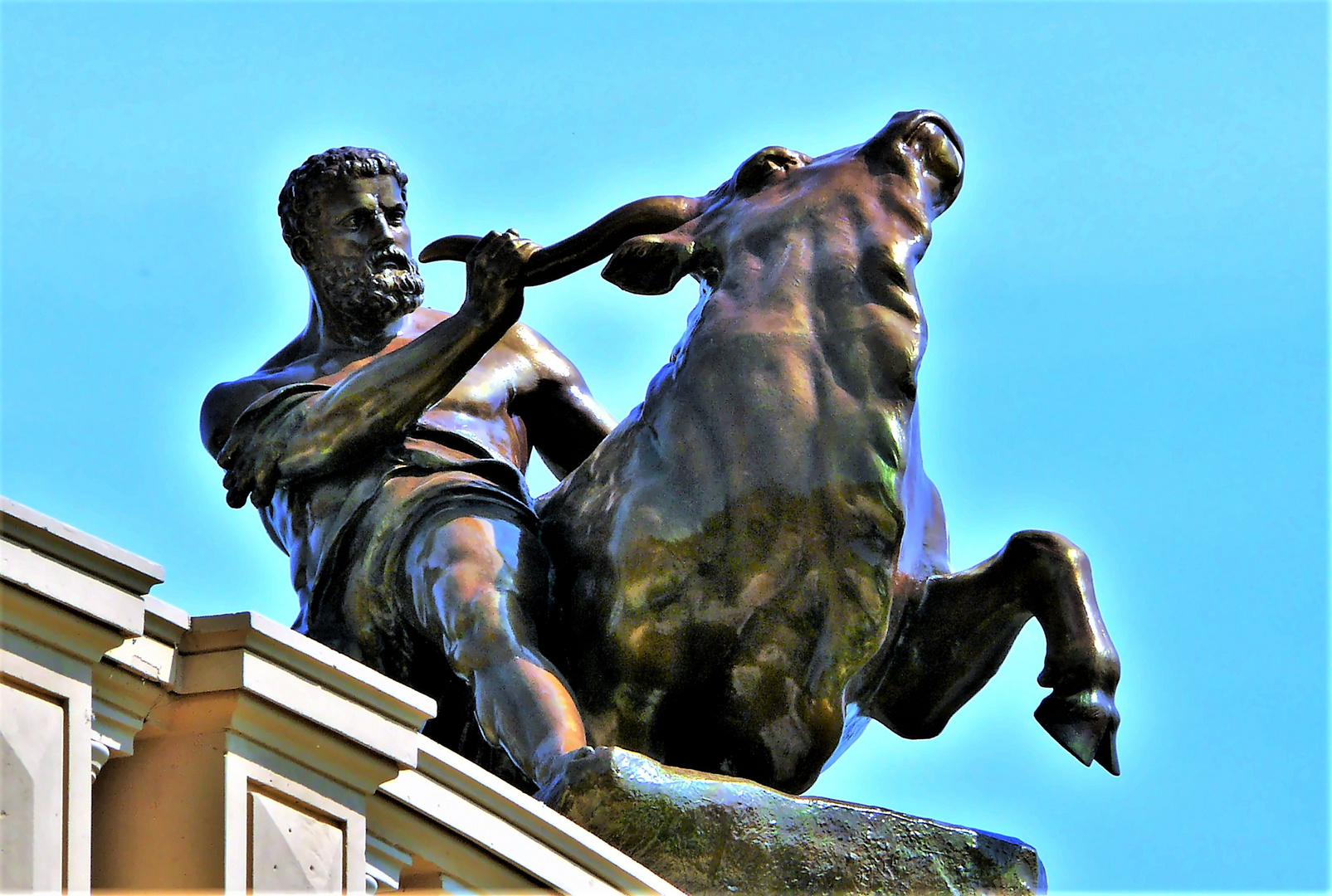 Herakles bändigt den Stier Foto & Bild | kunstfotografie & kultur ...