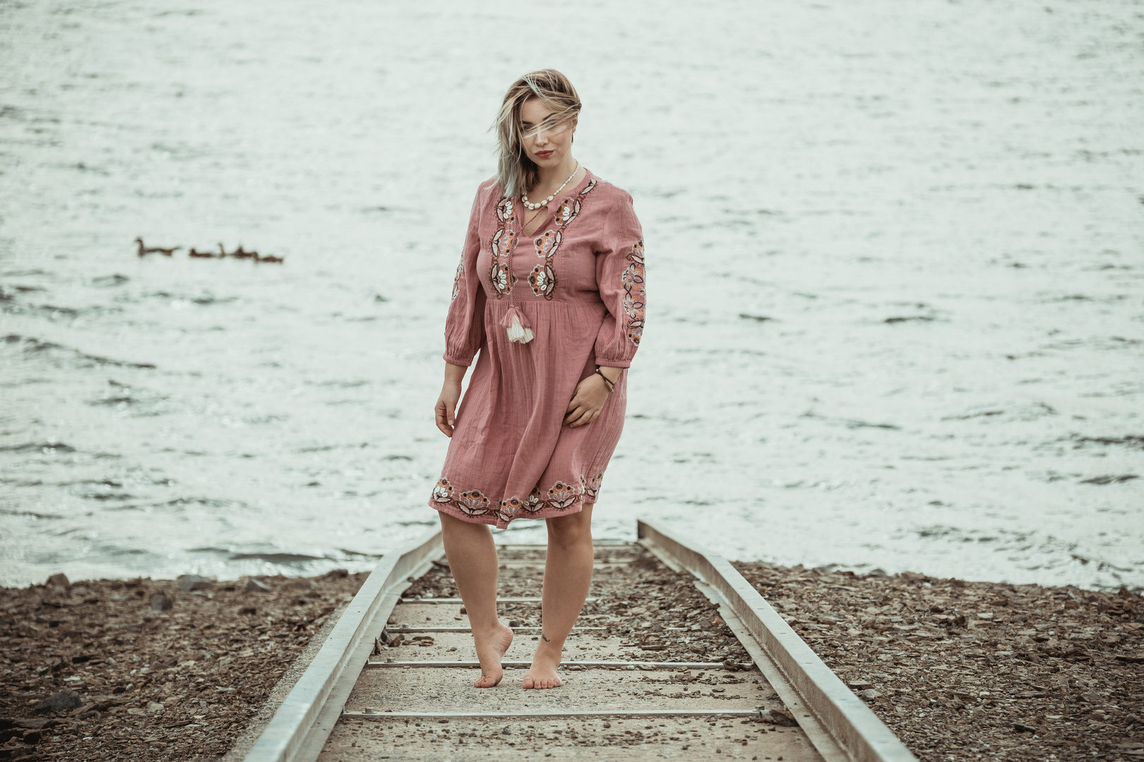 - Herbstwind - Foto & Bild | erwachsene menschen, jahreszeiten, herbst ...