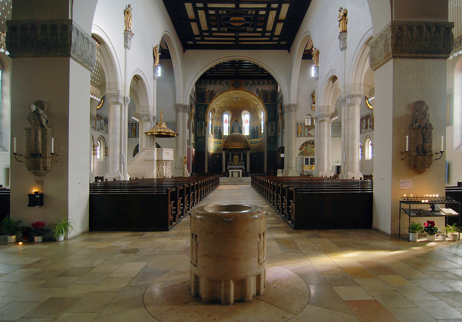 Herz Jesu - Kirche in Augsburg - Pfersee Foto & Bild | architektur, sakralbauten, innenansichten ...