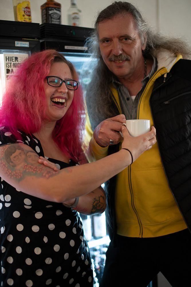 Hey das ist und bleibt mein Kaffee Foto & Bild | erwachsene menschen, streetfotografie mit ...