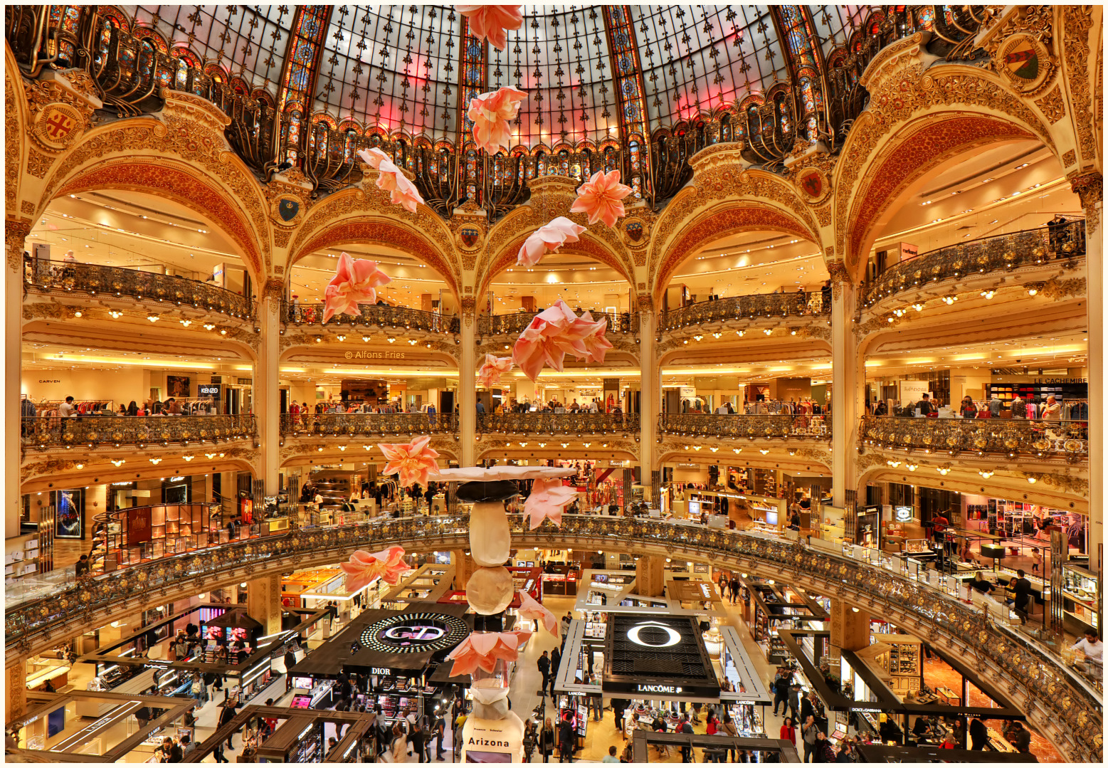 Hier, in dem Pariser Kaufhaus Galeries Lafayette, ... Foto & Bild ...