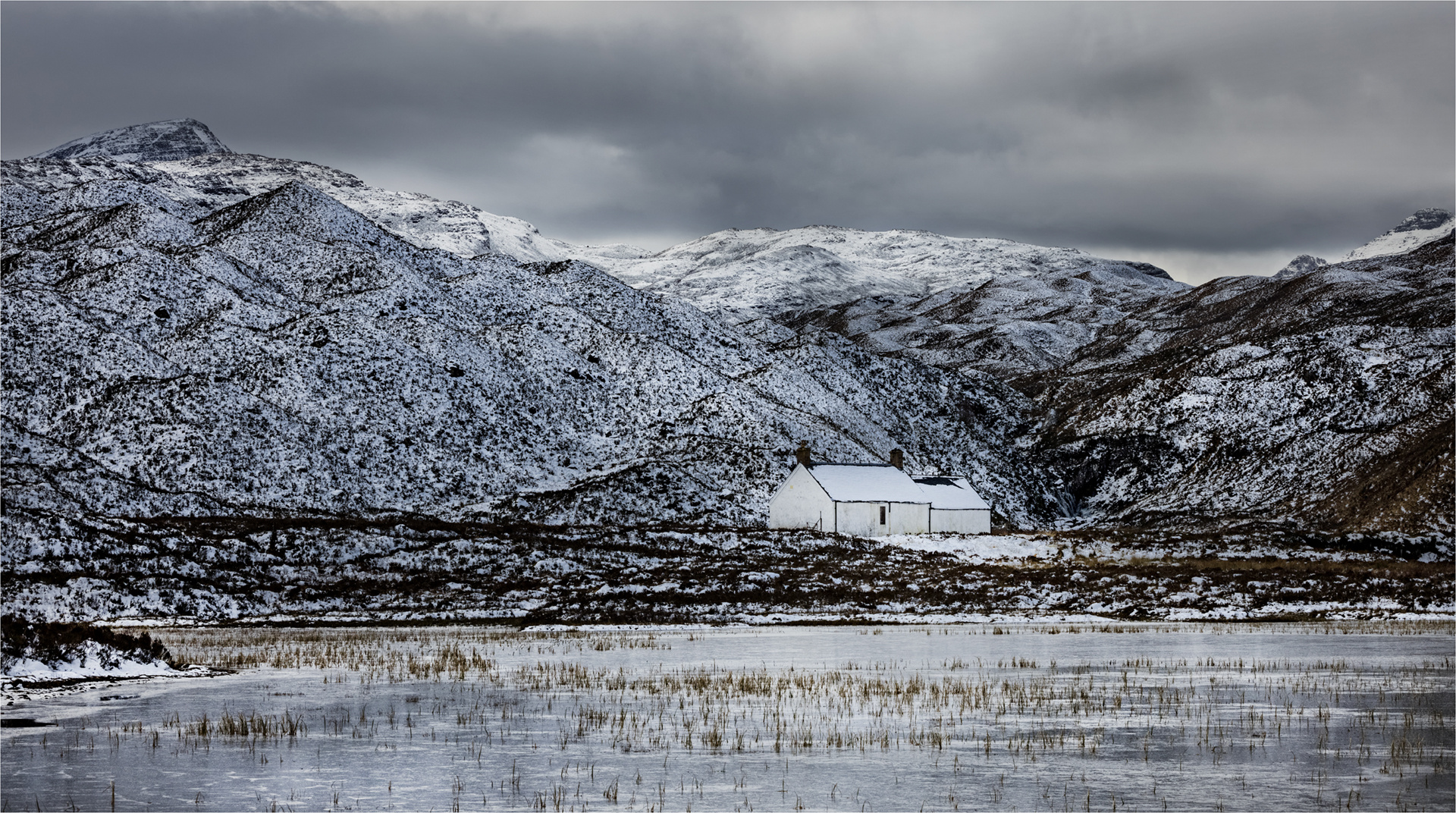 Highland-Cottage Foto & Bild | schottland, schnee, natur Bilder auf ...