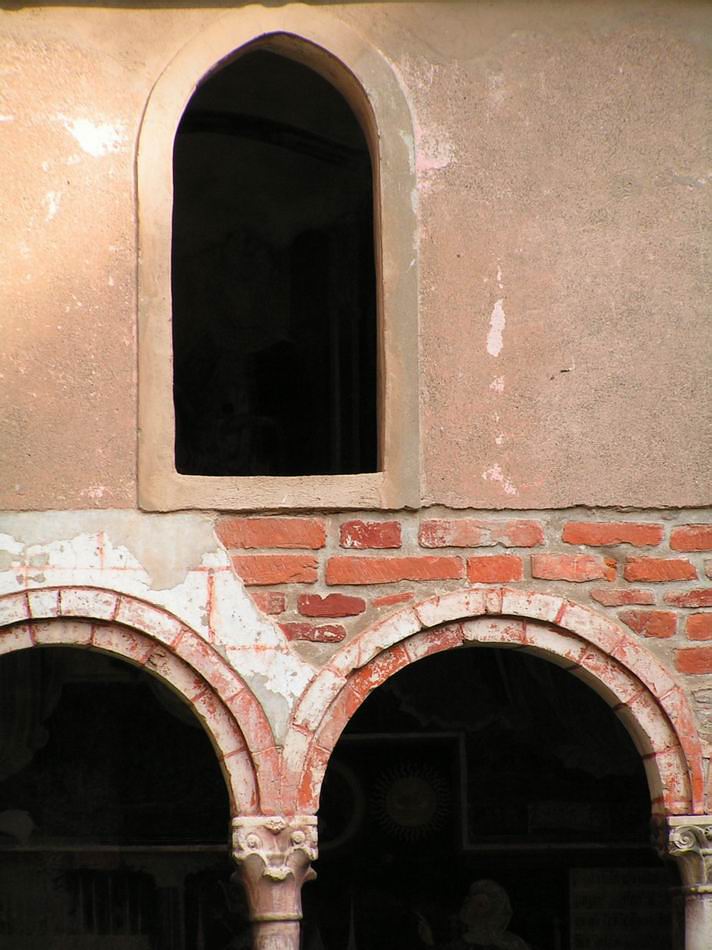 Hinter der Fassade ist viel Dunkel Foto & Bild | architektur, sakralbauten, motive Bilder auf ...