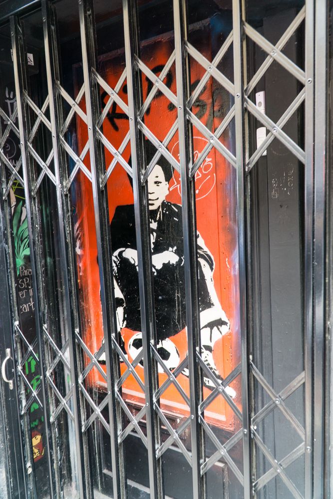 Hinter Gittern Foto & Bild | art, london, streetart Bilder auf ...