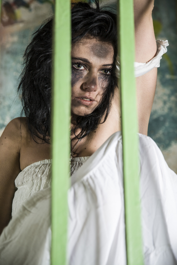 hinter Gittern Foto & Bild | erwachsene menschen, menschen Bilder auf ...