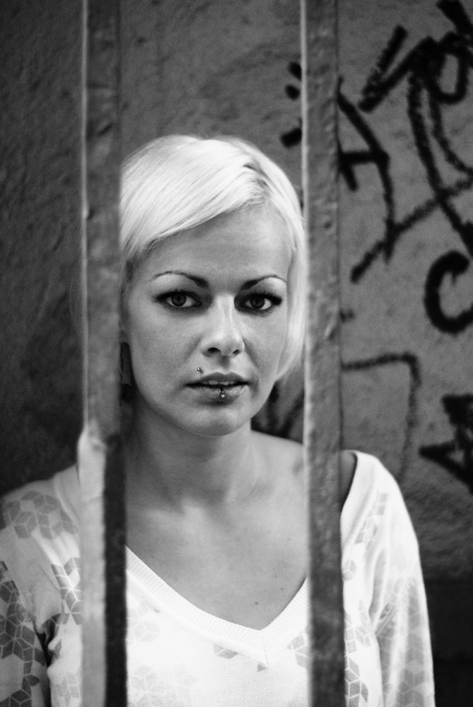 Hinter Gittern Foto & Bild | modelle stellen sich vor, menschen Bilder ...