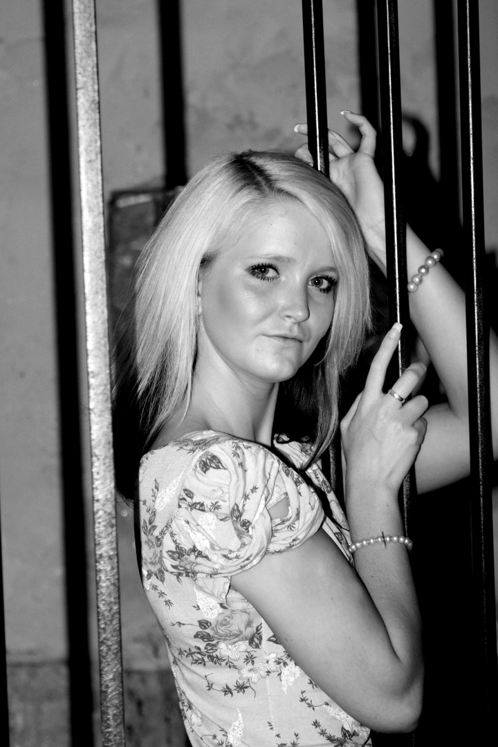 hinter gittern Foto & Bild | portrait, menschen Bilder auf fotocommunity