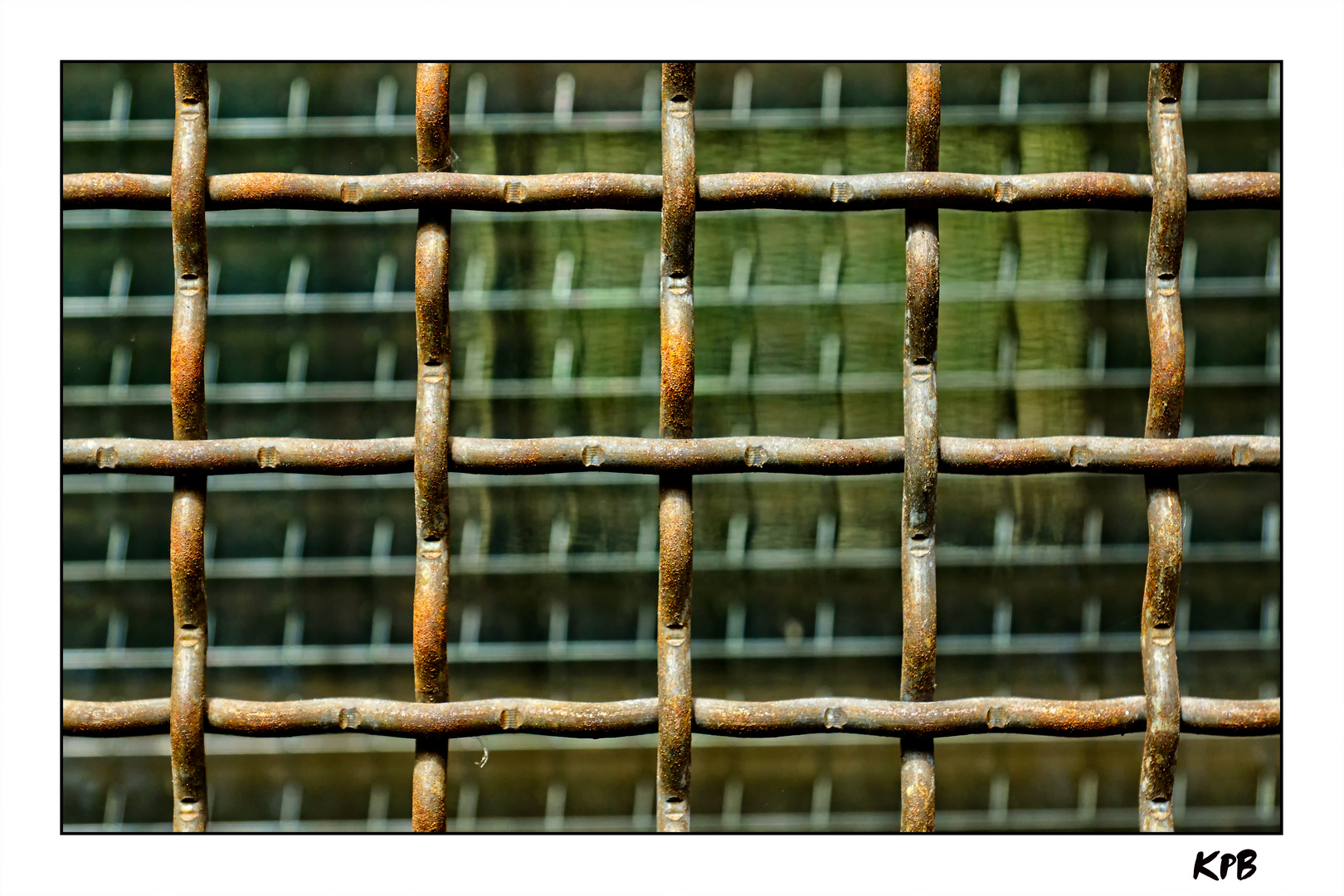 Hinter Gittern Foto & Bild | abstraktes, lapadu, fenster Bilder auf ...