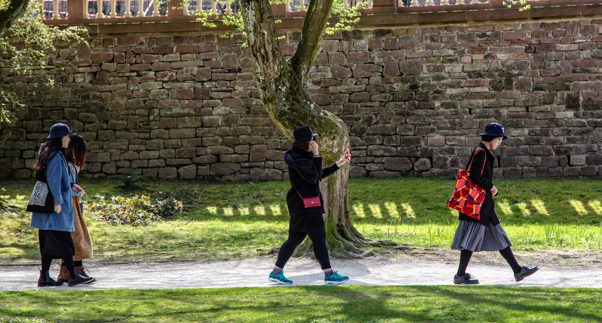 Hintereinander Foto & Bild | erwachsene menschen, deutschland, europe ...