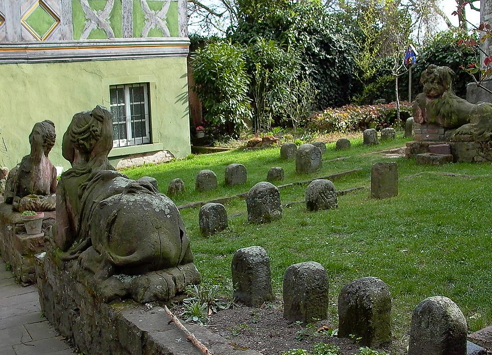 Hinterhof_1 Foto & Bild | kunst, architektur, motive Bilder auf ...