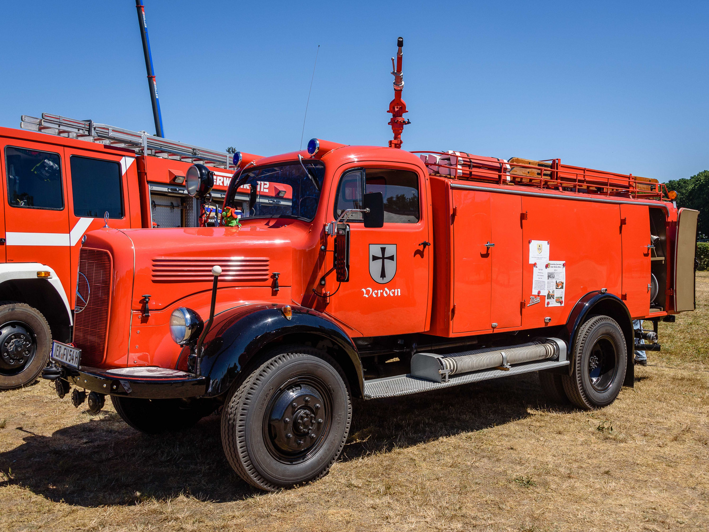 Historische Feuerwehrfahrzeuge in Farbe 3 Foto & Bild | autos ...