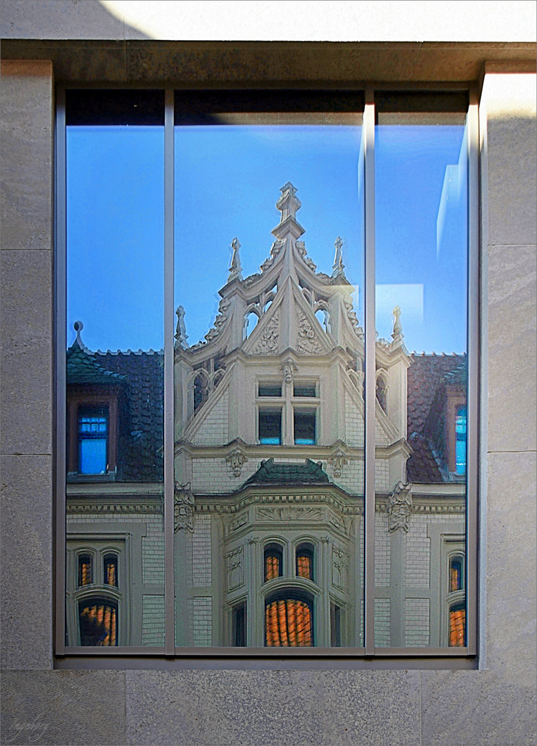 # historischer Giebel # Foto & Bild | outdoor, altstadt, architektur ...