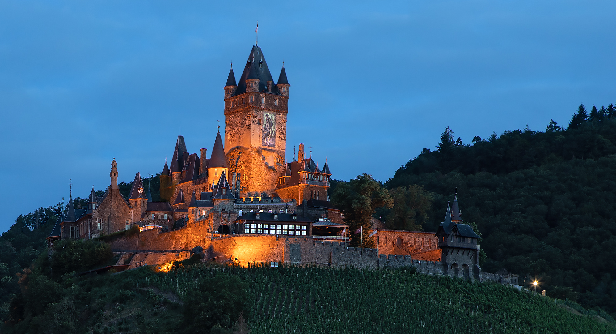 Hoch oben auf dem Berg Foto & Bild | architektur, schlösser & burgen ...