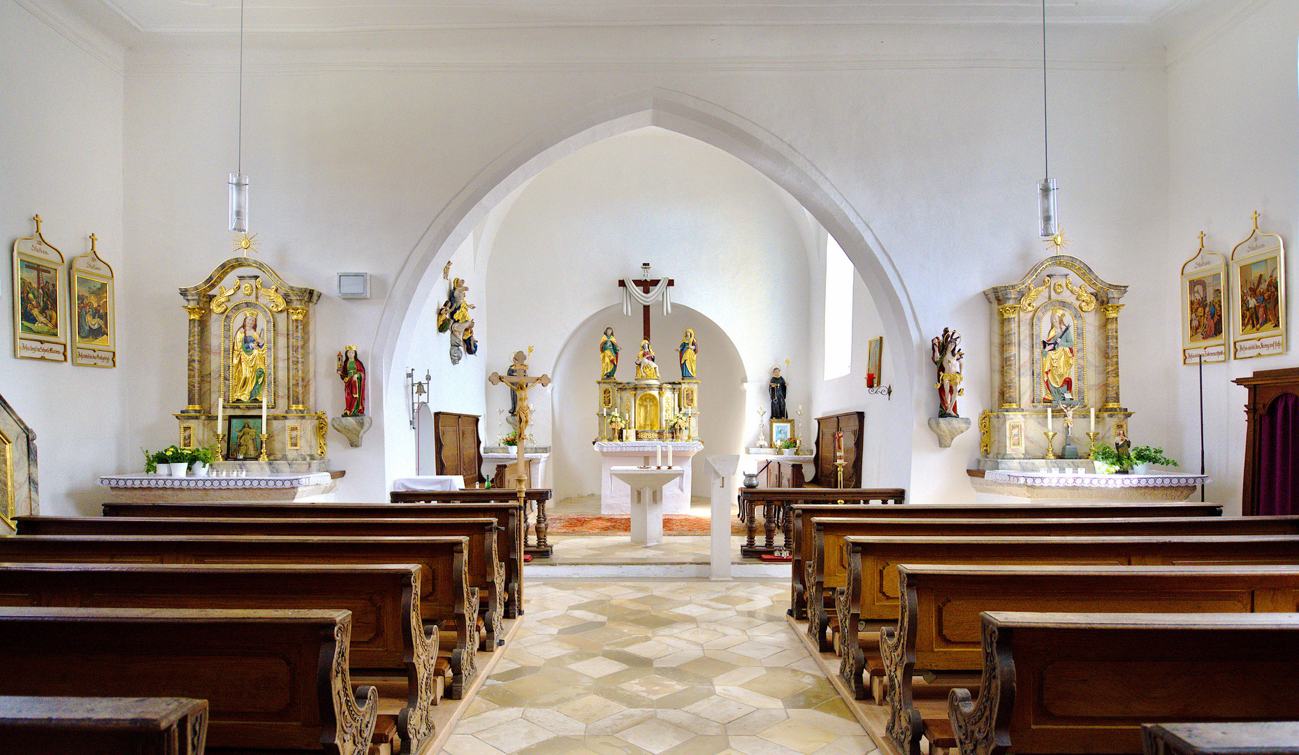 Hoch- und Nebenaltaere, romanisch Foto & Bild | architektur ...