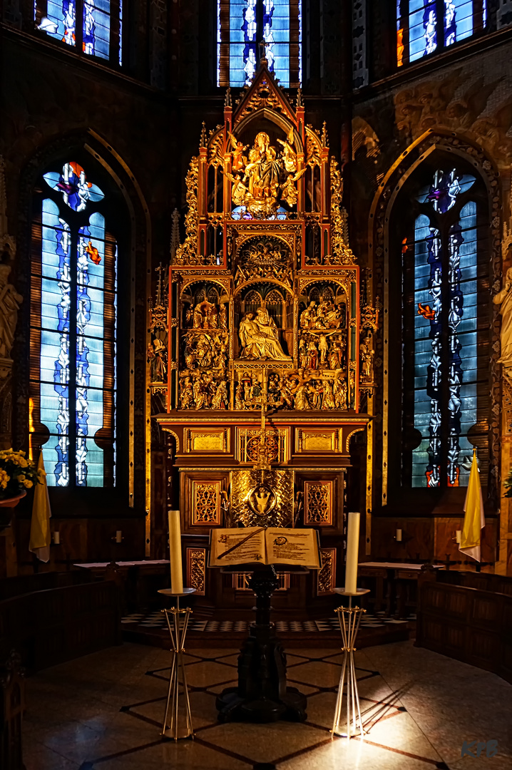 Hochaltar in der Marien Basilika Foto & Bild | architektur, basilika ...