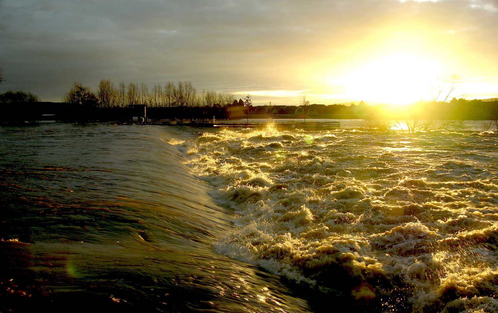 Hochwasser am Sieg-Wehr in Siegburg 01 Foto & Bild | deutschland ...