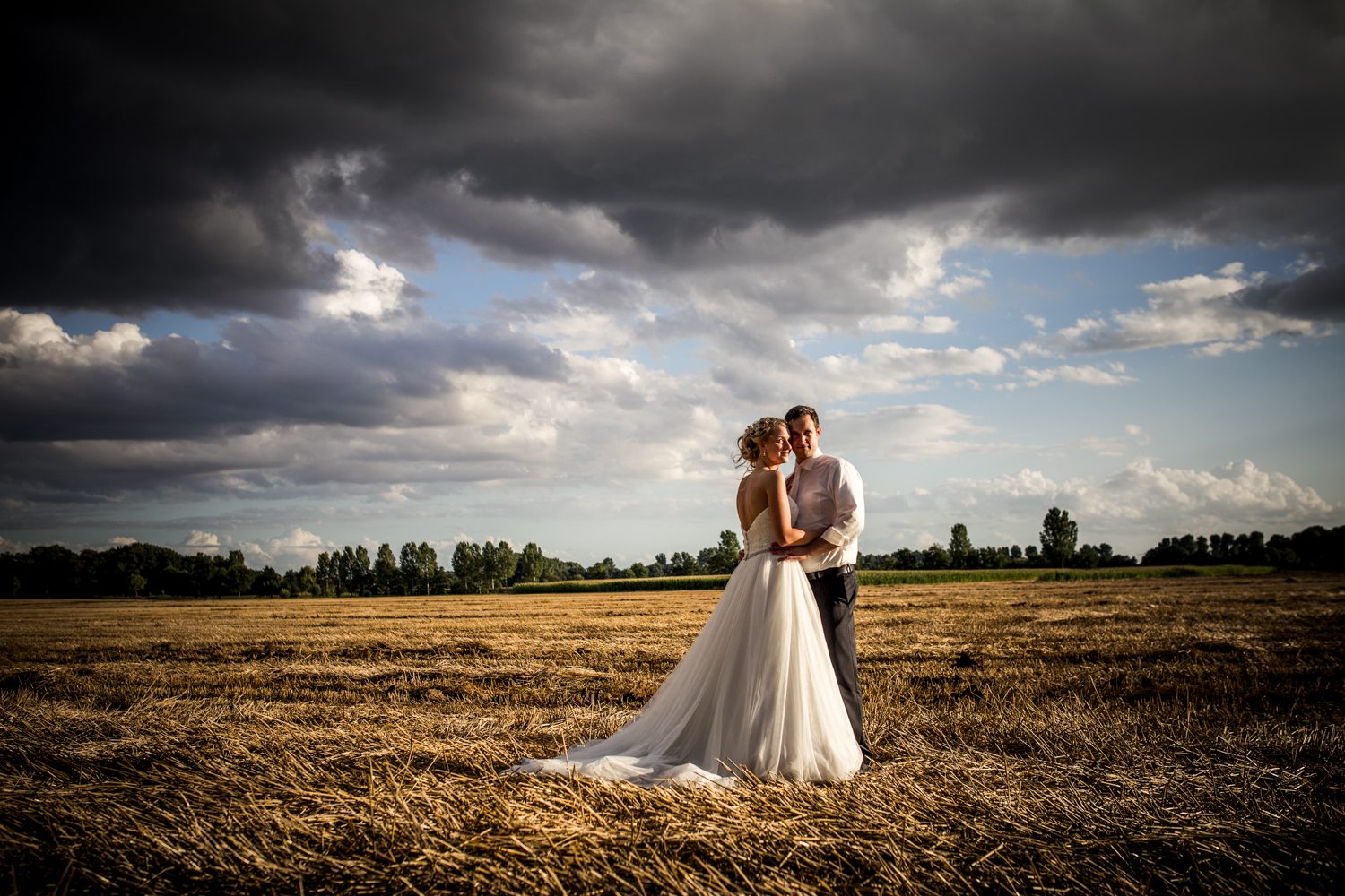 Hochzeit auf Stoppelfeld Foto & Bild | sonnenuntergang, sonne, wolken Bilder auf fotocommunity