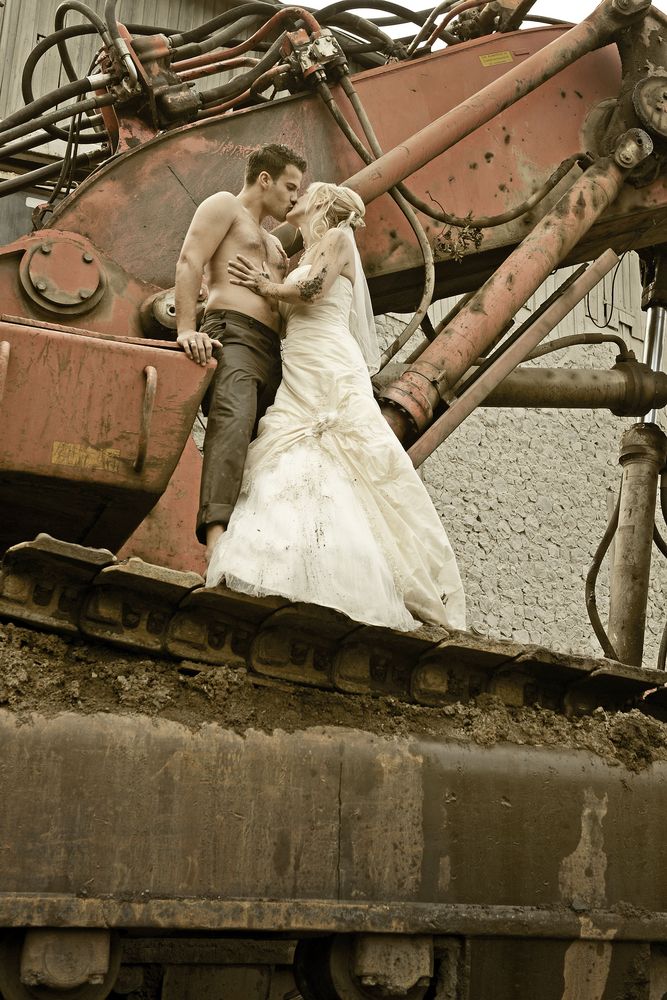 Hochzeitsfotografie mal anders Foto & Bild | hochzeit, trash the dress, hochzeitsfotografie bad ...