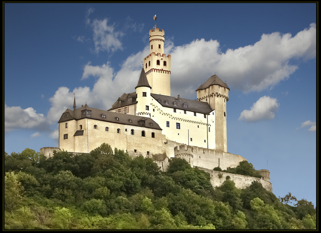 Höhenburg Marksburg, oberhalb der Stadt Braubach Foto & Bild ...