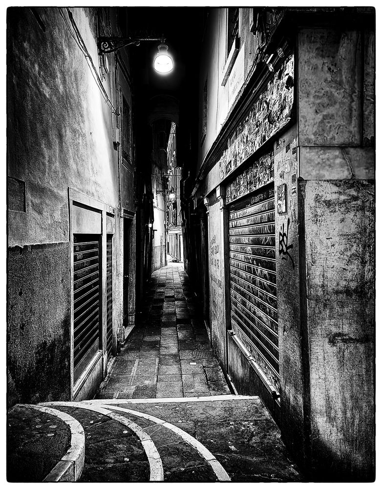 Hohle Gasse Foto & Bild | europe, italy, vatican city, s marino, italy Bilder auf fotocommunity
