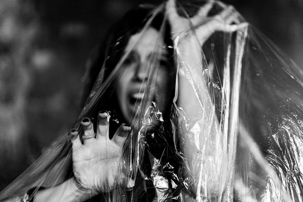 Hol mich hier raus.....bitte Foto & Bild | körperdetails, hände ...