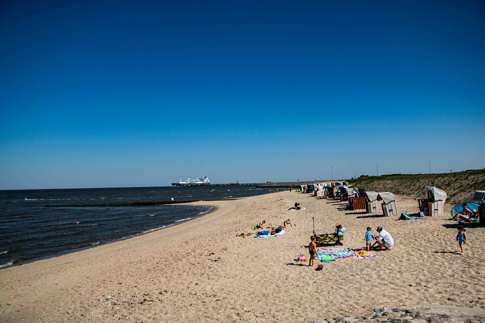 Hooksiel Außenhafen Strand Foto & Bild | landschaft, meer & strand ...