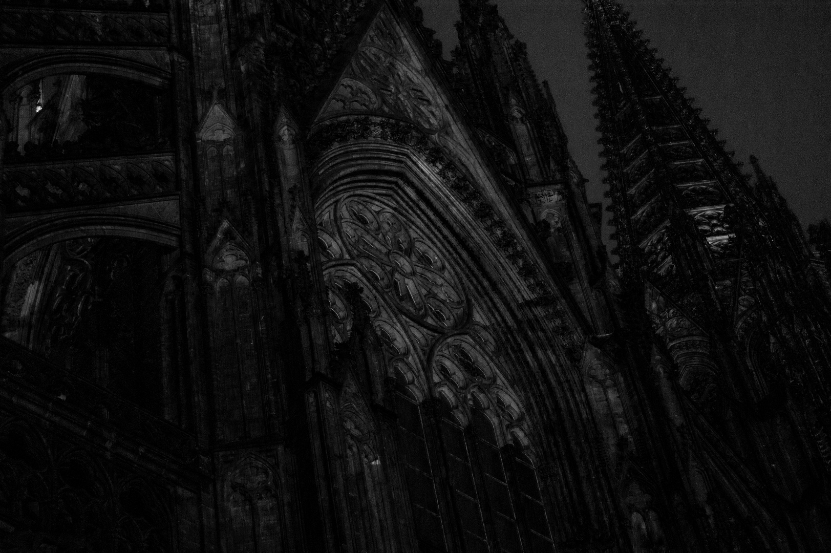 Horror Cathedral Foto & Bild | architektur, architektur bei nacht ...