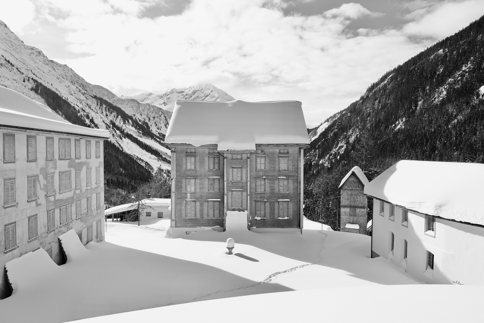 Hotel Maderanertal Foto & Bild | landschaft, berge, wald Bilder auf ...