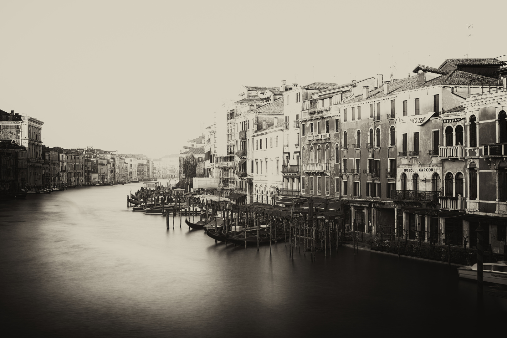 Hotel Marconi Foto & Bild | architektur, landschaft, fotokunst Bilder ...