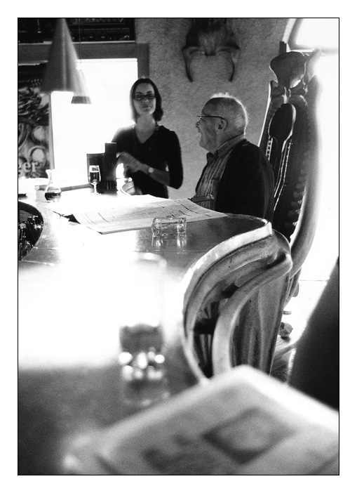 H.R. Giger-Bar, Greyerz Foto & Bild | erwachsene, alltagsereignisse, menschen in der freizeit ...
