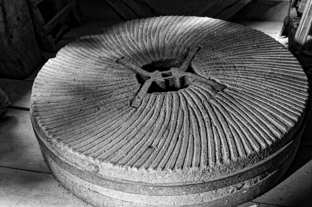 Hüvener Mühle, Mühlstein Foto & Bild | industrie und technik, technik ...