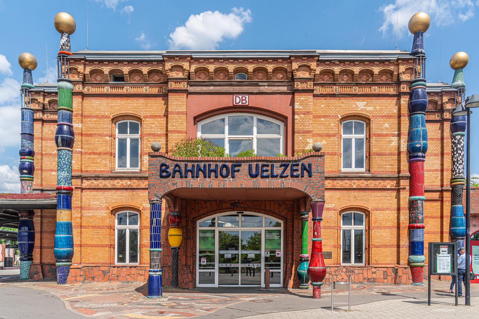 Hundertwasser-Bahnhof in Uelzen I Foto & Bild | architektur, bahnhöfe ...