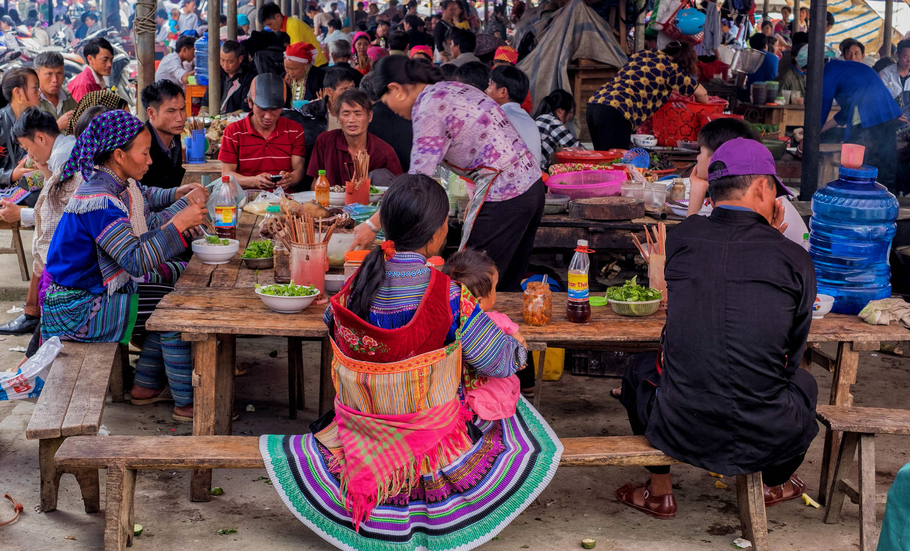 Hungrig am Markttag Foto & Bild | asia, vietnam, streetfotografie mit ...