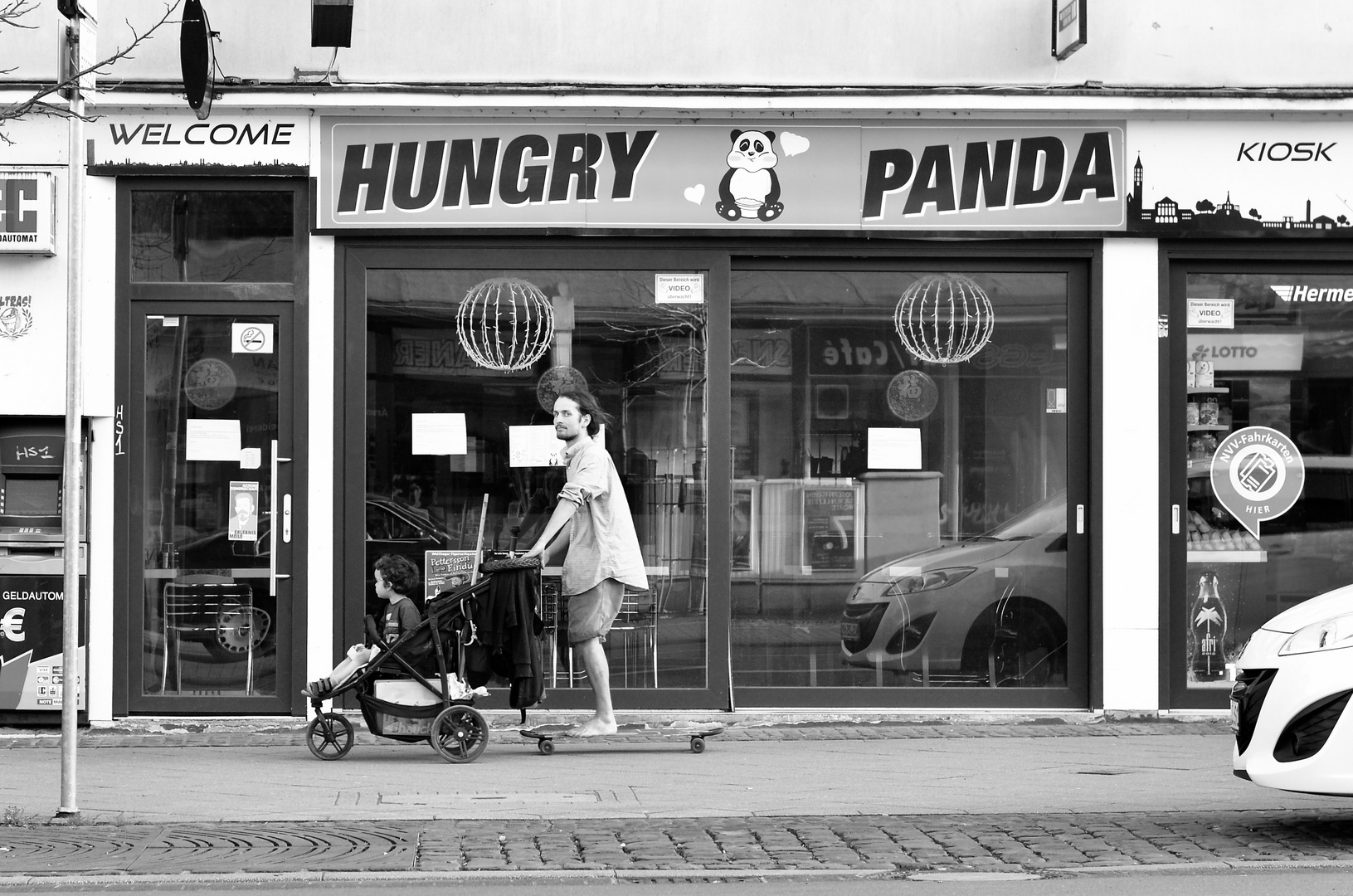 Hungry panda Foto & Bild | erwachsene menschen, streetfotografie mit ...