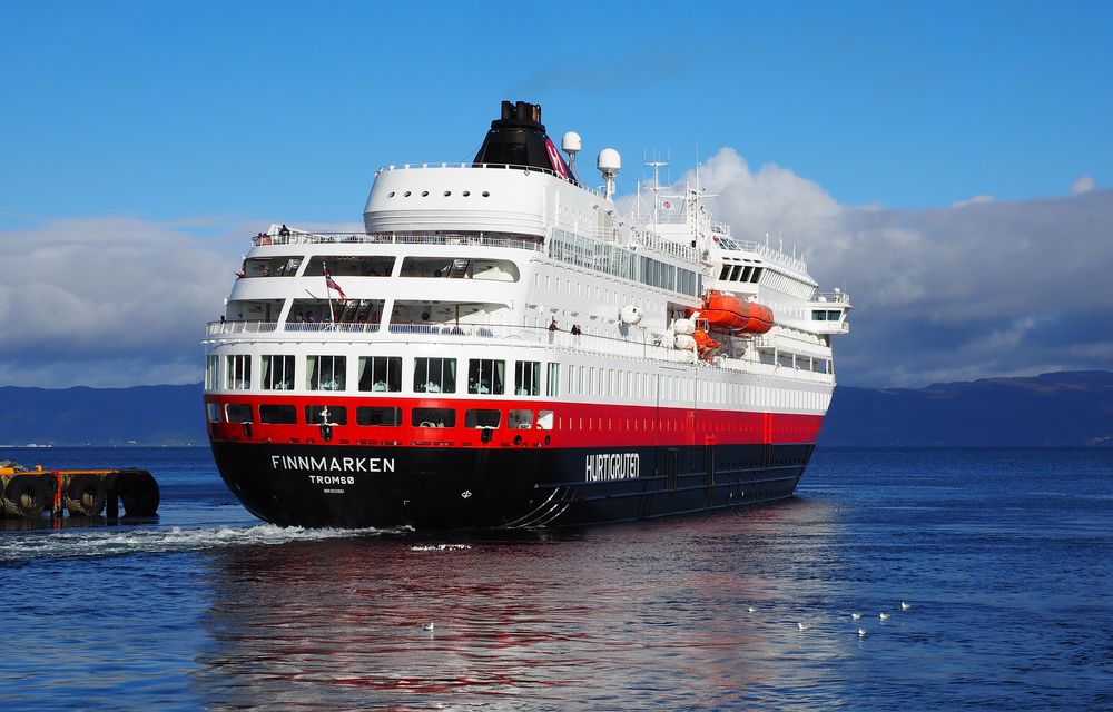 Hurtigruten MS Finnmarken Foto & Bild | world, hafen, norwegen Bilder ...
