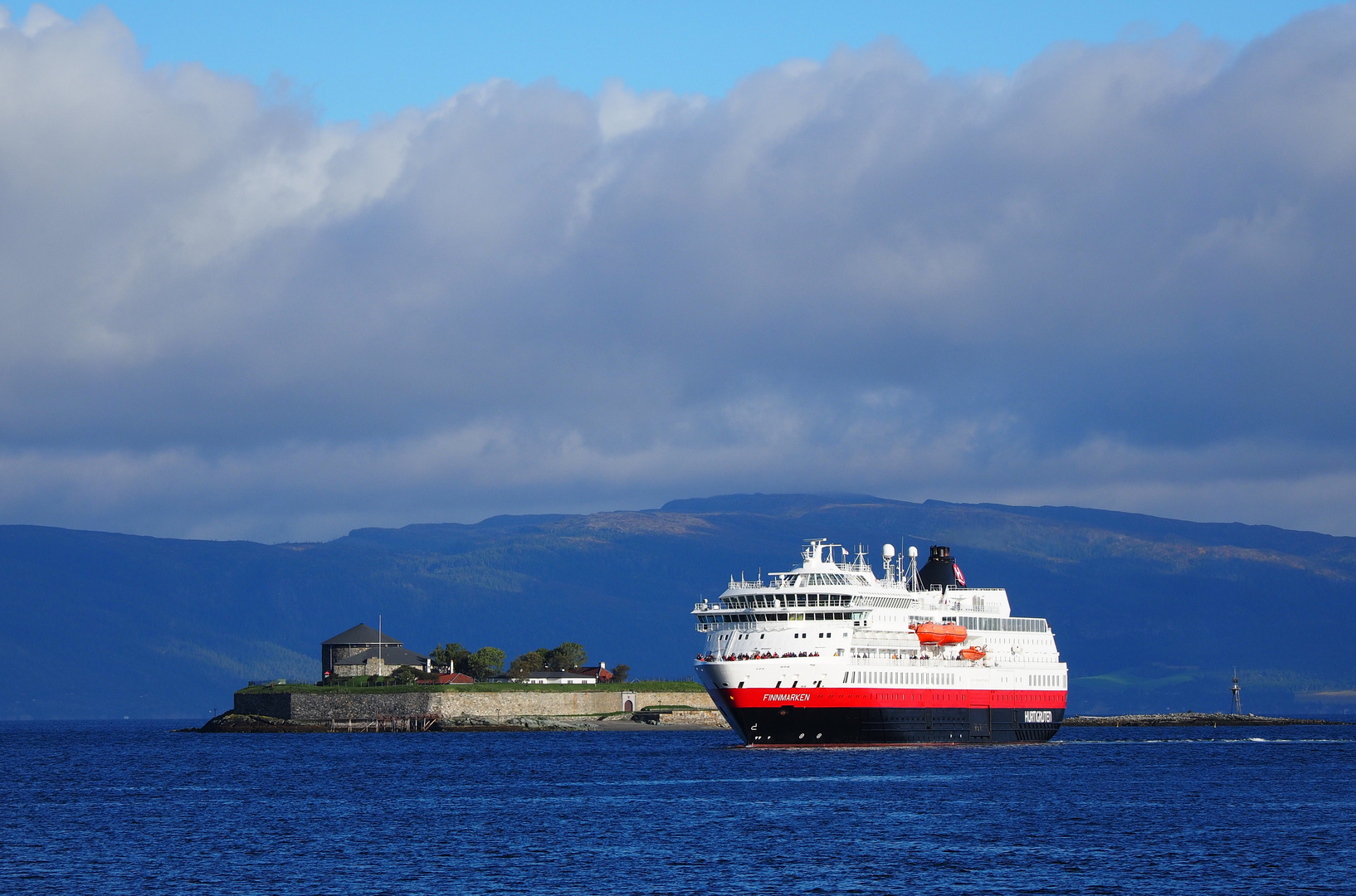Hurtigruten MS Finnmarken Foto & Bild | world, norwegen, europe Bilder ...