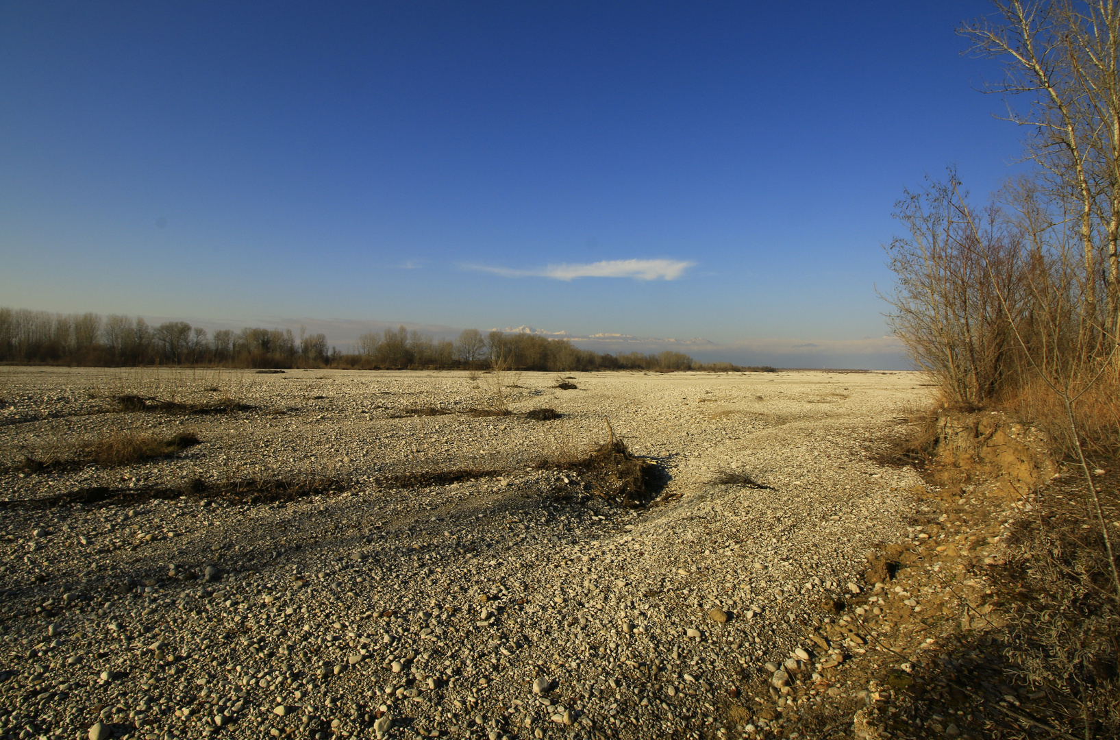 I Magredi. Il taglio verticale alla pianura friulana.... Foto ...
