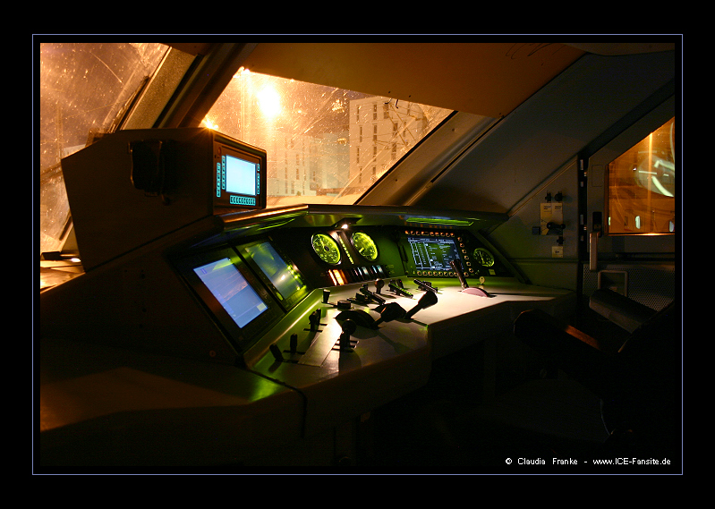 ICE 1-Führerstand bei Nacht II Foto & Bild | züge ...