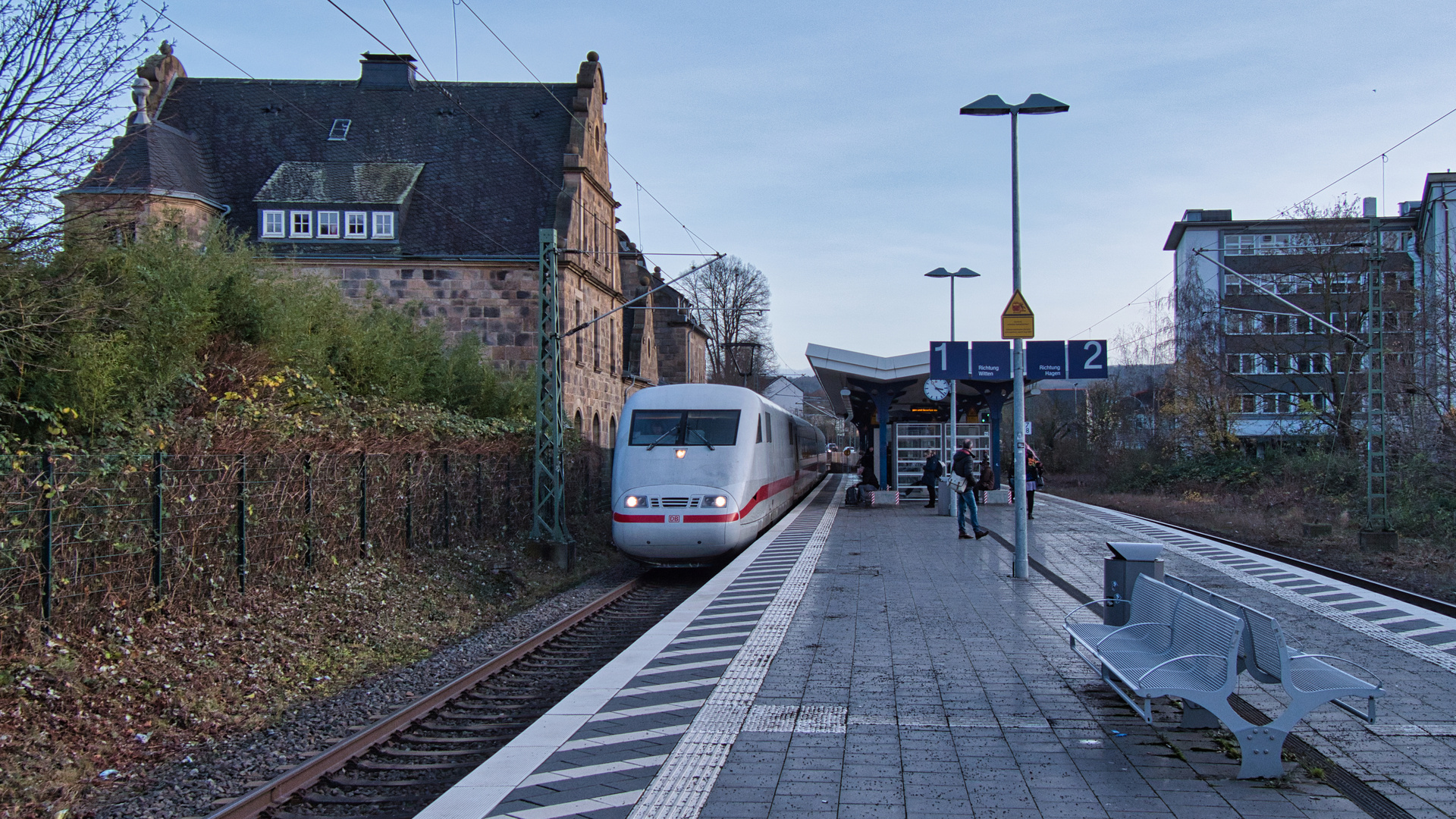ICE 928 in Wetter (Ruhr) Foto & Bild | bahn, eisenbahn, verkehr Bilder ...