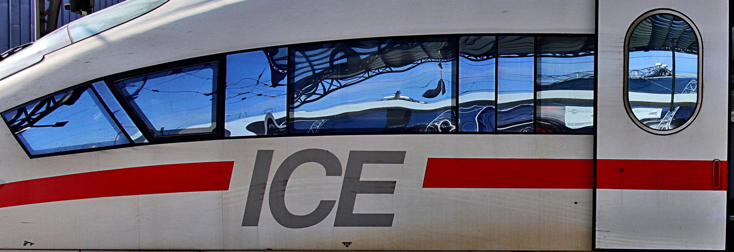 ICE-Lok verspiegelt.... Foto & Bild | projekte, 2 - dienstag ist ...