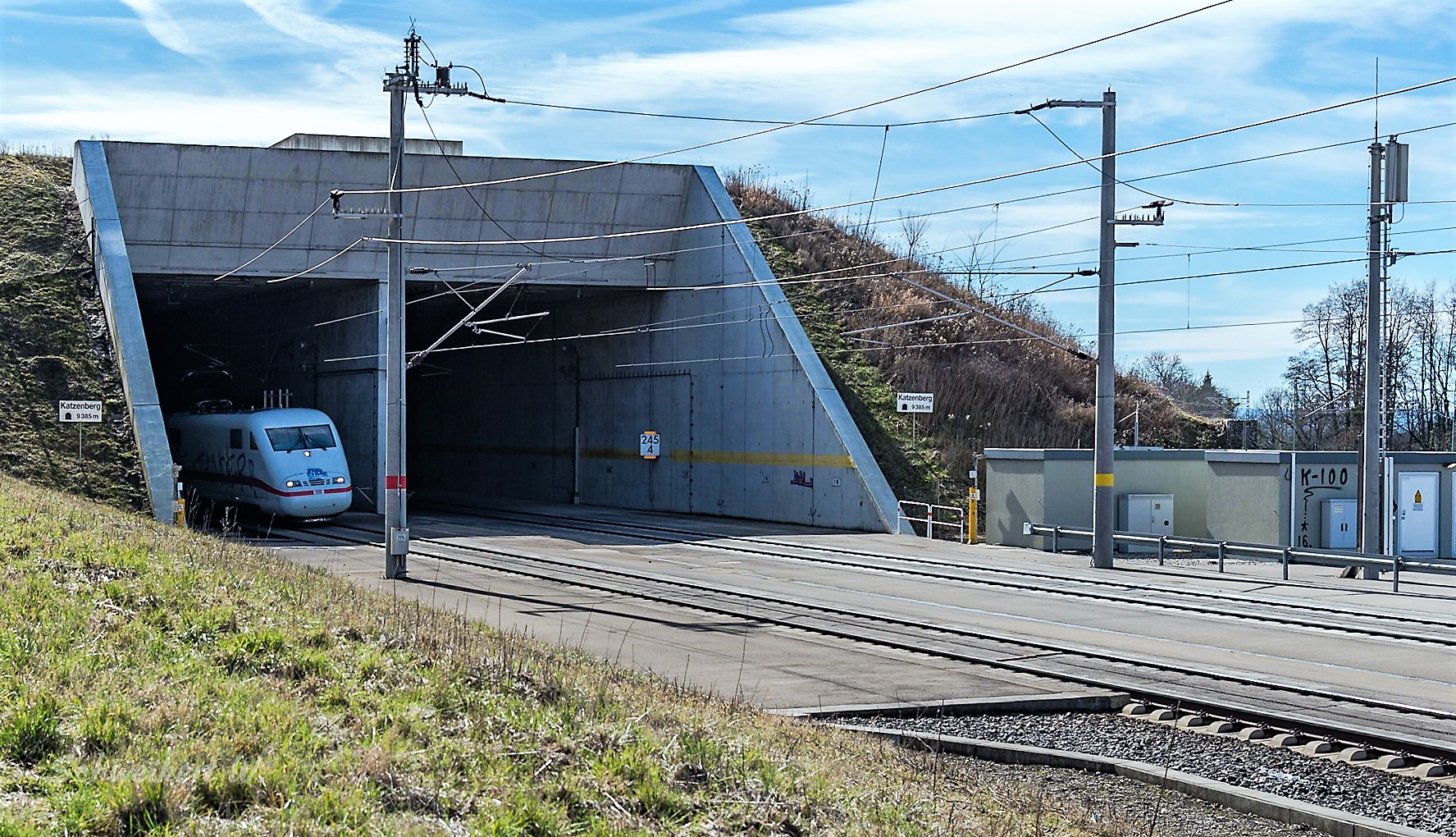 ICE mit ca. 230km/h Foto & Bild | deutschland, europe, baden ...