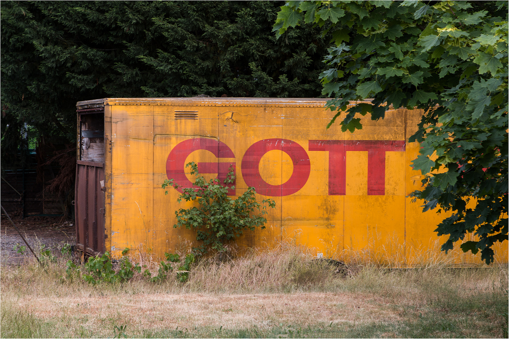 Ich weiß jetzt wo er wohnt, Foto & Bild | stillleben, streetfotografie ...