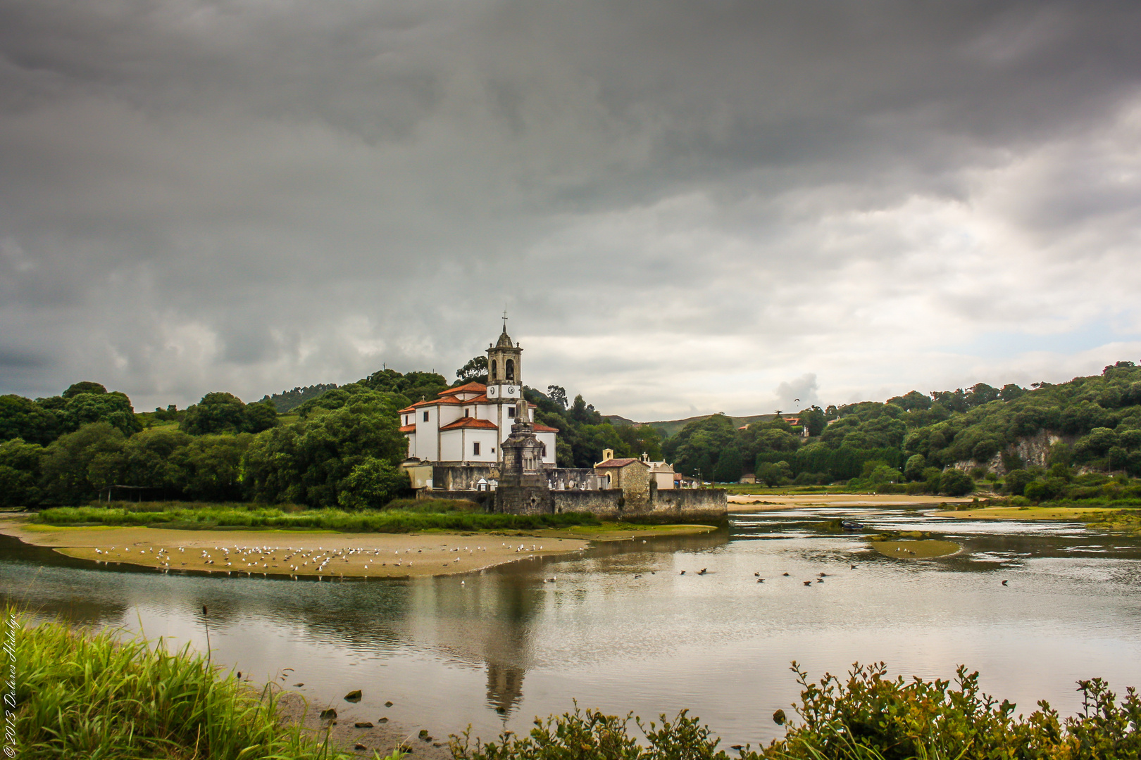 Iglesia y Cementerio de Niembro, Asturias Imagen & Foto | ciudades ...