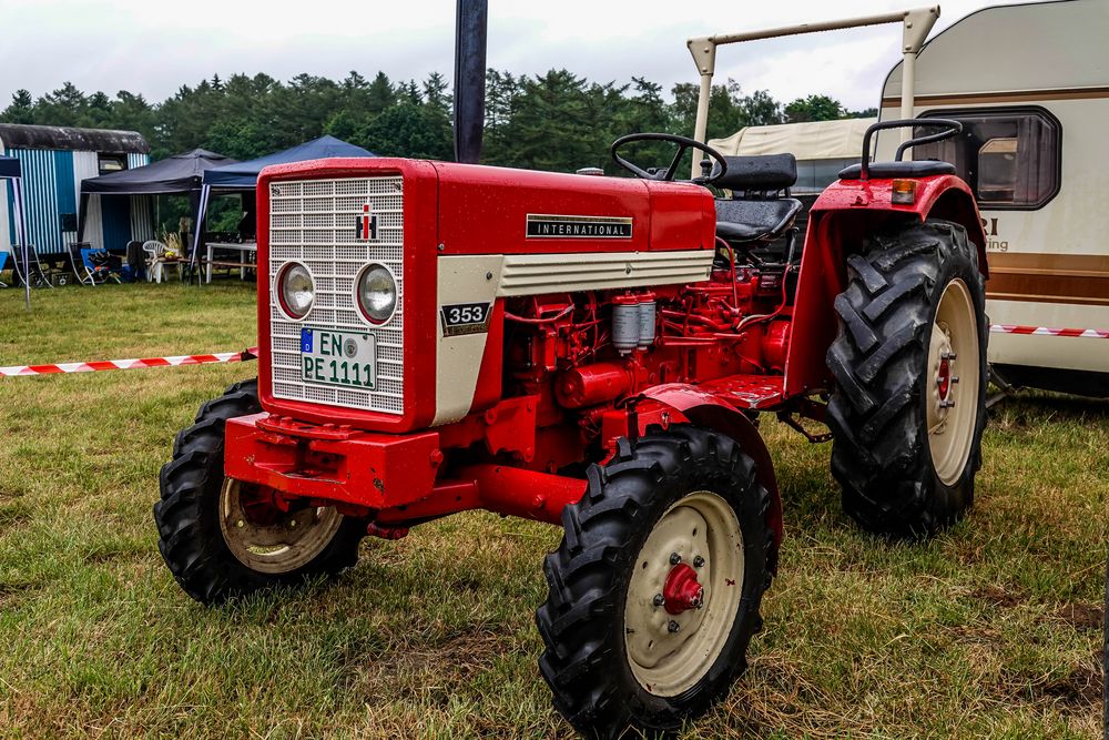 IHC 353 Foto & Bild | oldtimer, motive, traktoren Bilder auf fotocommunity
