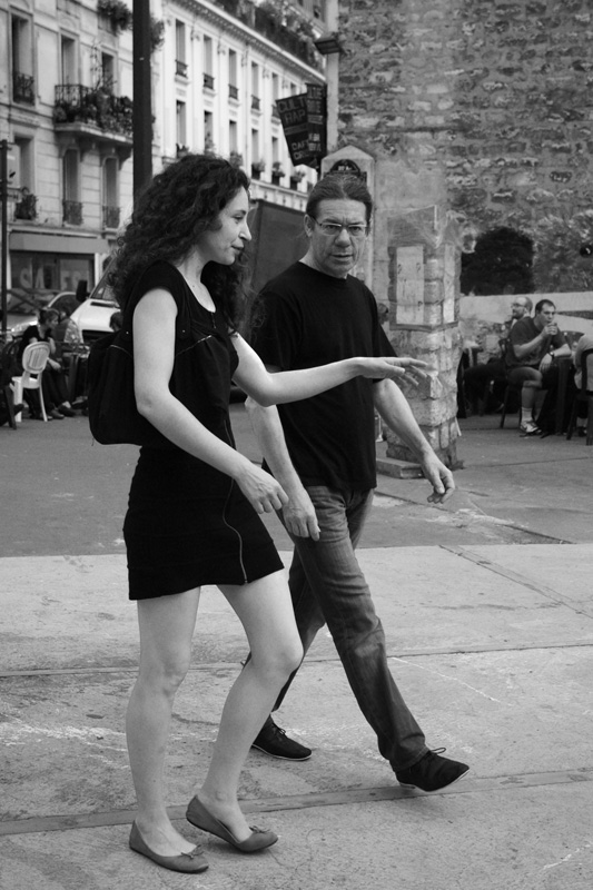 ihm zeigen, wos lang geht Foto & Bild | streetfotografie mit menschen, kommunikation; grafik ...