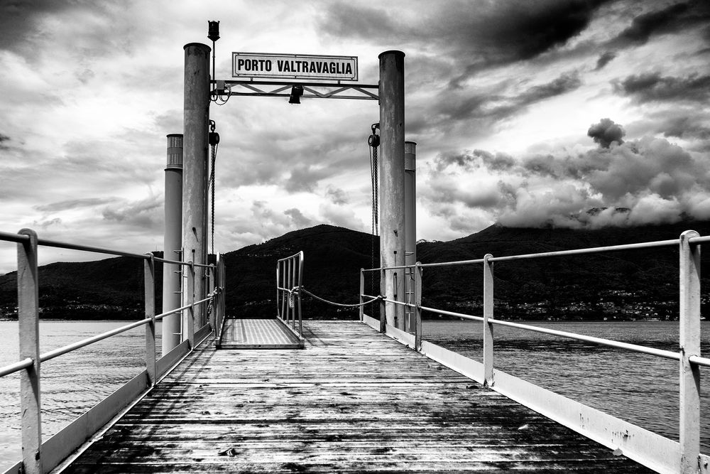 Il molo di Porto Valtravaglia Foto % Immagini| paesaggi, nuvole, laghi ...