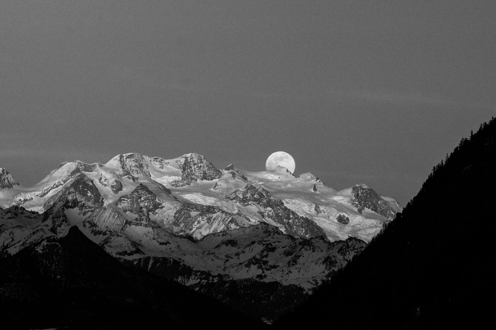 Il Monte Rosa e la luna piena. Foto % Immagini| paesaggi, montagna ...