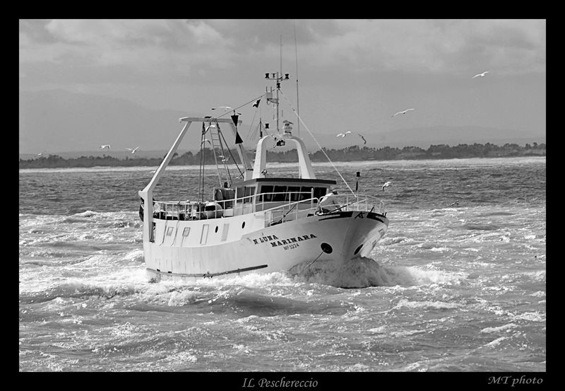 Il Peschereccio Foto % Immagini| noi e il mare, il mare , soggetti Foto ...